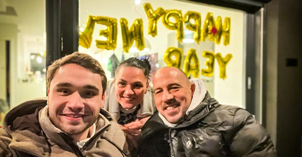 Még nem edz, de már szelfin mosolyog Milák Kristóf | Magyar Narancs